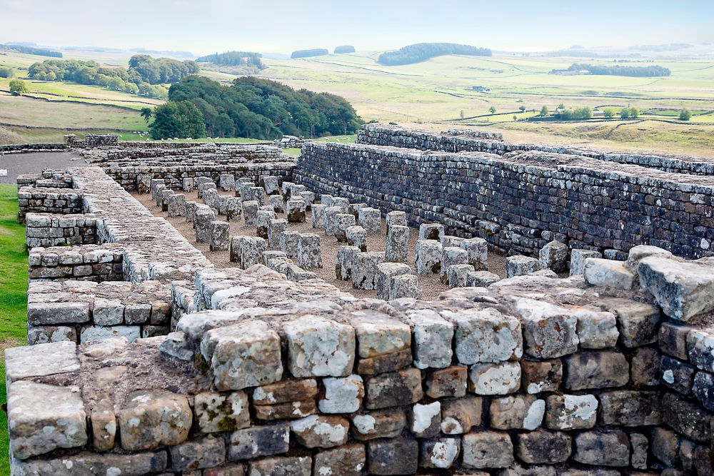 Hadrian’s Wall: A Landmark of Ancient Rome in Britain – Travelhoppers